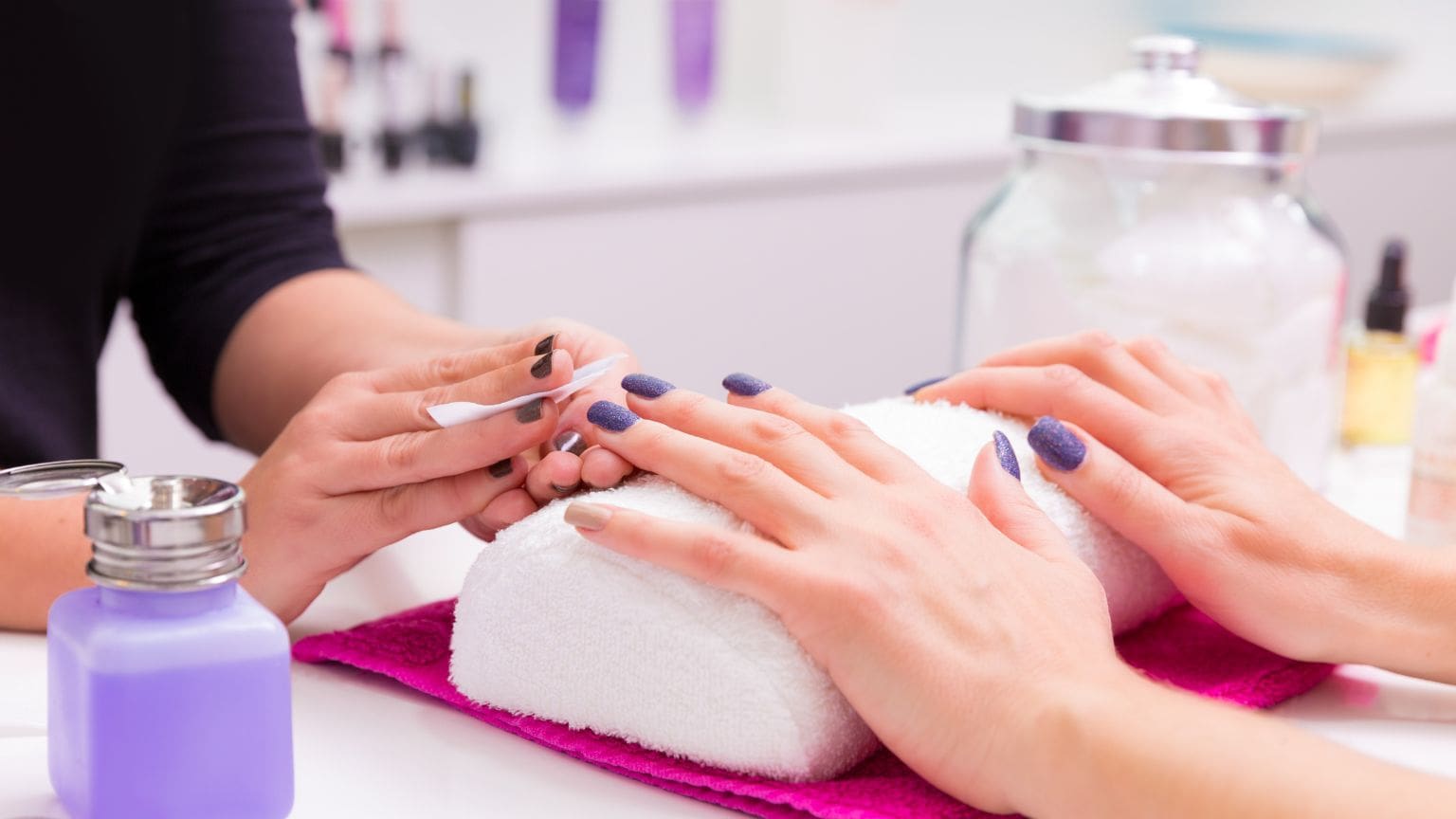 Belleza integral de manos y pies: manicura y pedicura profesional
